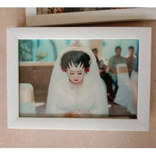 Jual PIGURA MINIMALIS PUTIH 10R UKURAN 20X30 foto keluarga piagam foto ...