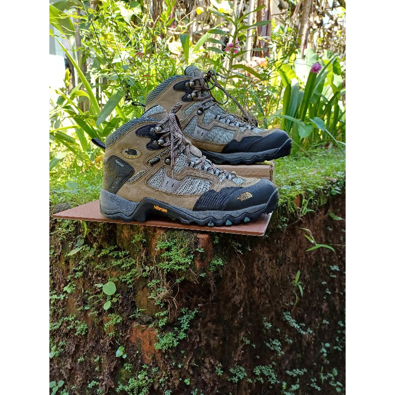 Jual sepatu gunung TNF vibram | Shopee Indonesia