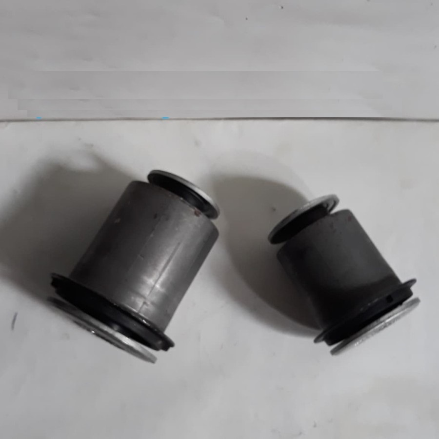Jual Bushing lower Arm Fortuner hilux Bawah besar 48654-0K040 / kecil ...
