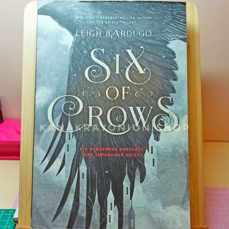 Jual Six of Crows by Leigh Bardugo - preloved english book | Shopee ...