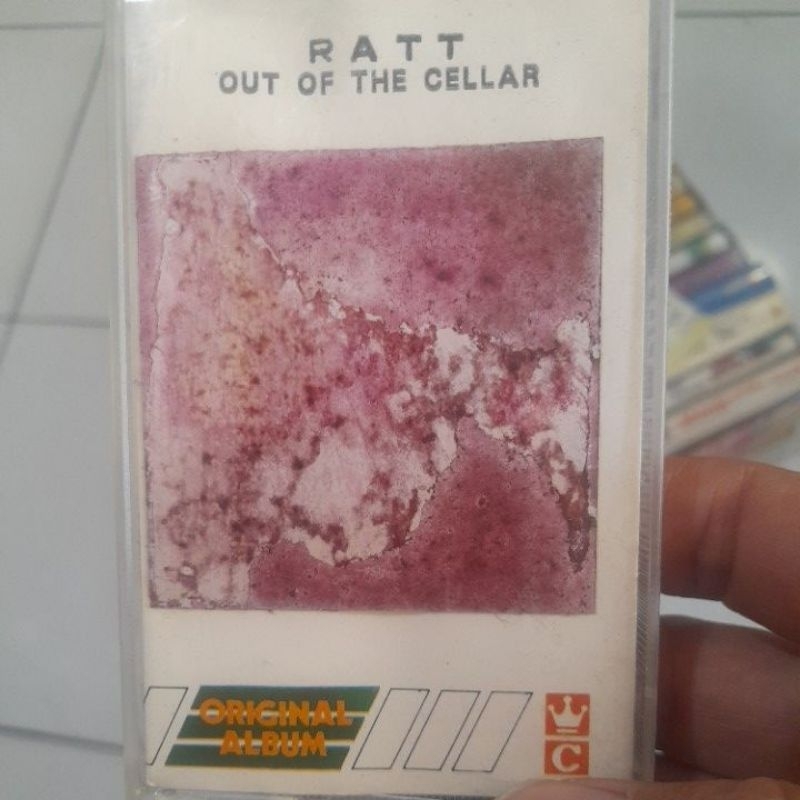 Jual kaset pita RATT out rhe cellar min foto sampul rusak (1115 ...