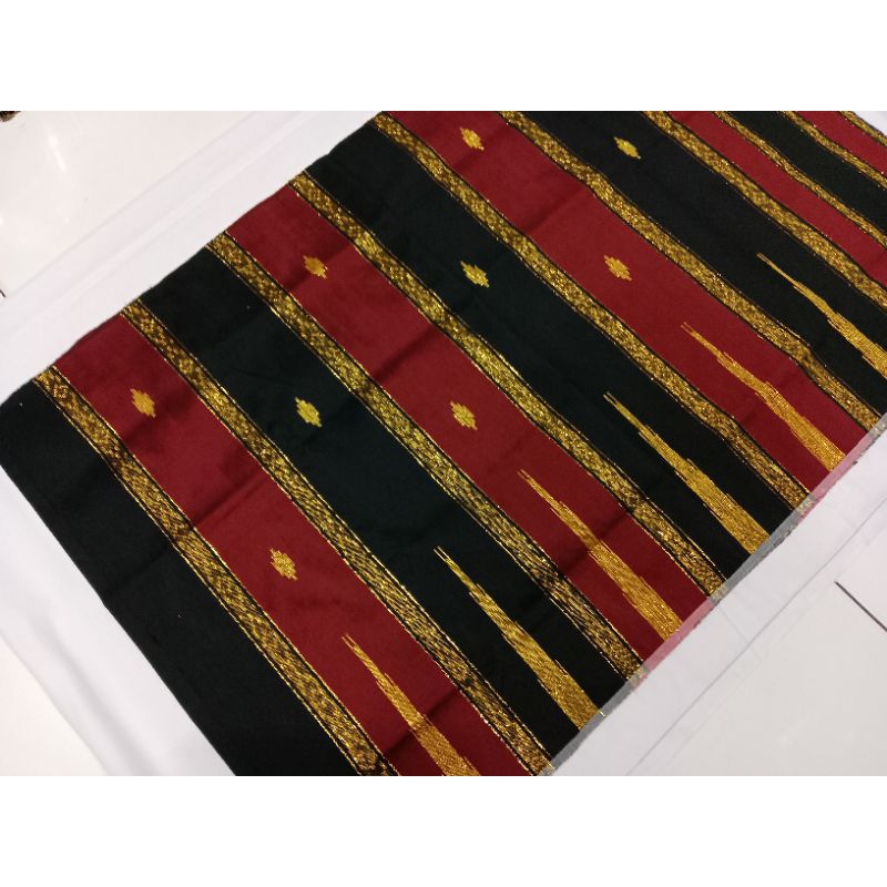 Jual KAIN TENUN SARUNG SUTRA SENGKANG LIPASABBE BUGIS MURAH | Shopee ...