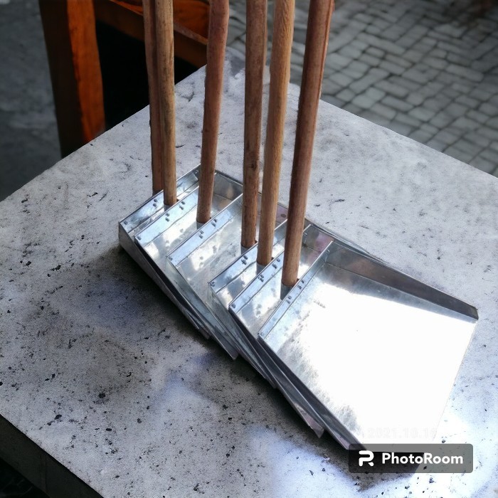 Jual Sekrop/serok sampah seng keperluan rumah tangga | Shopee Indonesia