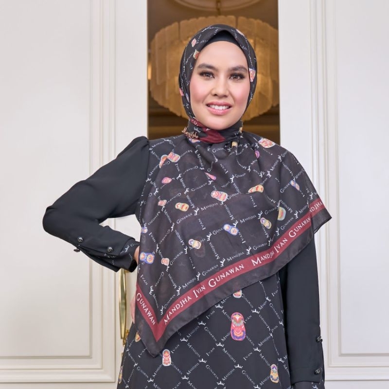 Jual Lady Matryoshka Black Scarf Mandjha Hijab Ivan Gunawan Light Of ...