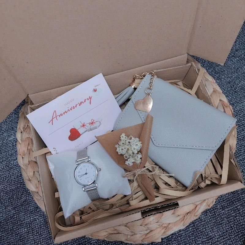 Jual Hampers Kado Hadiah Ultah Jam Tangan Cewek | Shopee Indonesia
