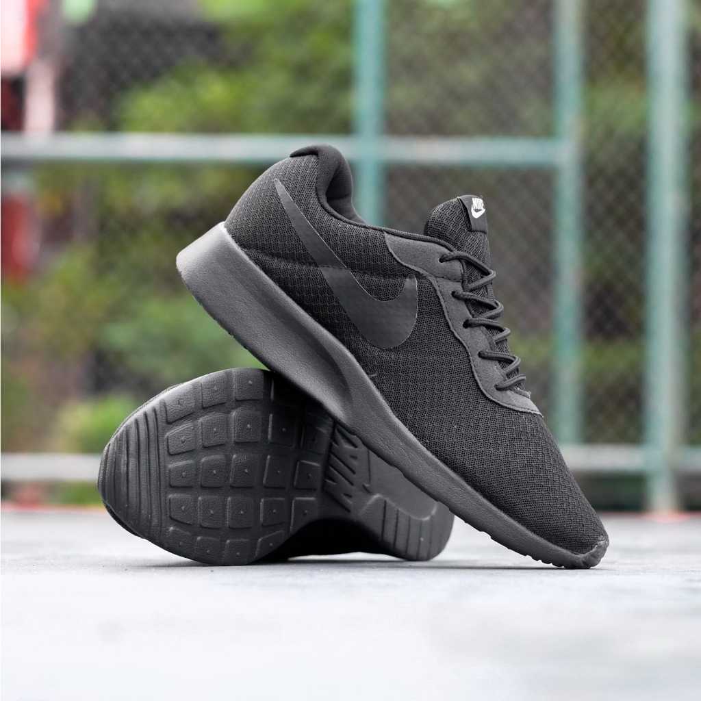 Jual Sepatu Running Pria Wanita N!K3 Tanjun Trainers Triple Black ...