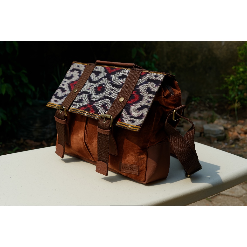 Jual Tas Laptop Beludru-Tenun Ikat | Shopee Indonesia