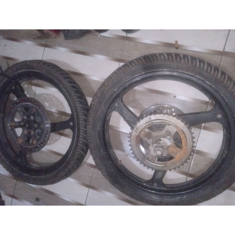 Jual velg tiger repo ring 18 depan belakang sesuai gambar ban di copot ...