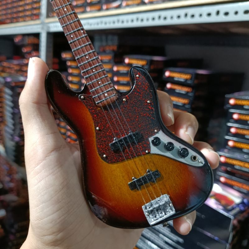 Jual miniatur gitar jazz bass sunbrush hiasan rak dinding hadiah kado ...