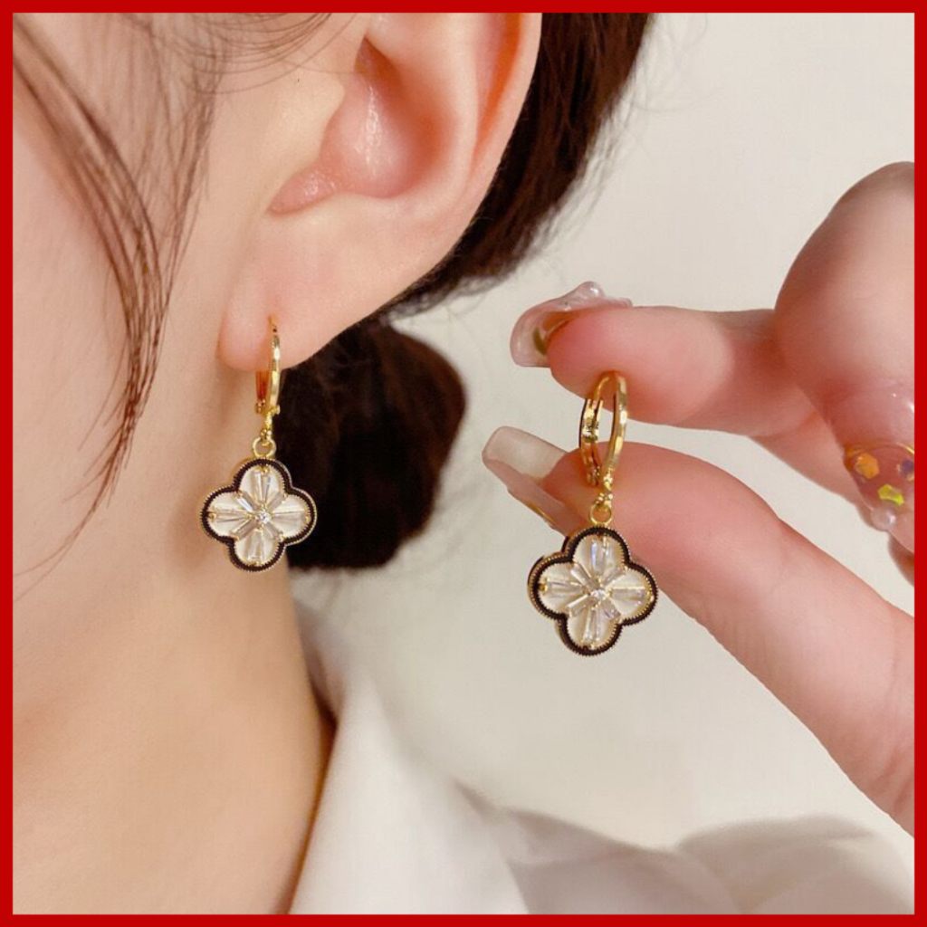 Jual AT199 - ANTING ZURA BENTUK BUNGA CLOVER PUTIH ELEGANT TITANIUM ...