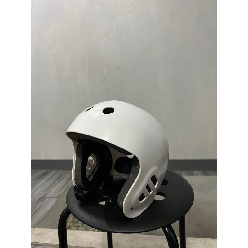 Jual HELM SEPEDA/SKATEBOARD/RAFTING/ARUM JERAM PUTIH GLOSY | Shopee ...