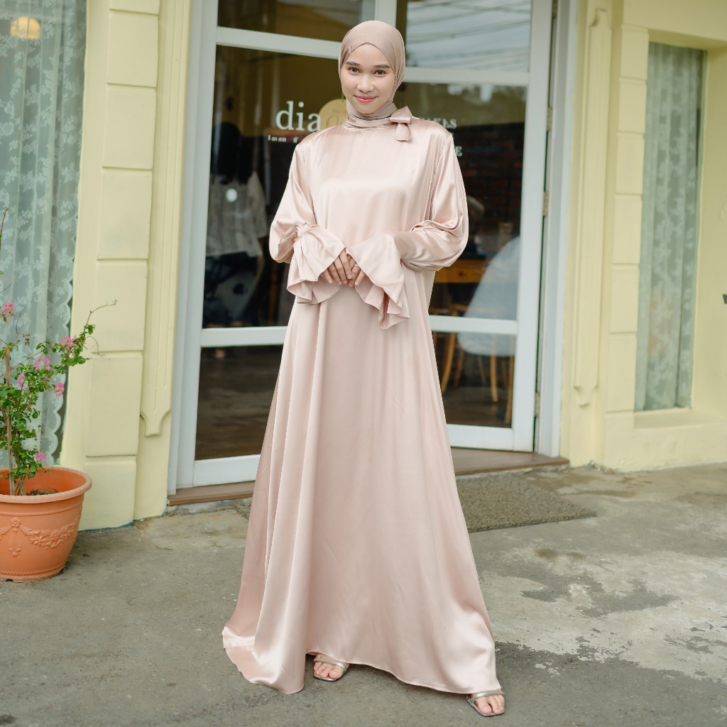 Jual Lozy Hijab - Sabine Silk Dress (Gaun Silk Dress Premium) | Shopee ...