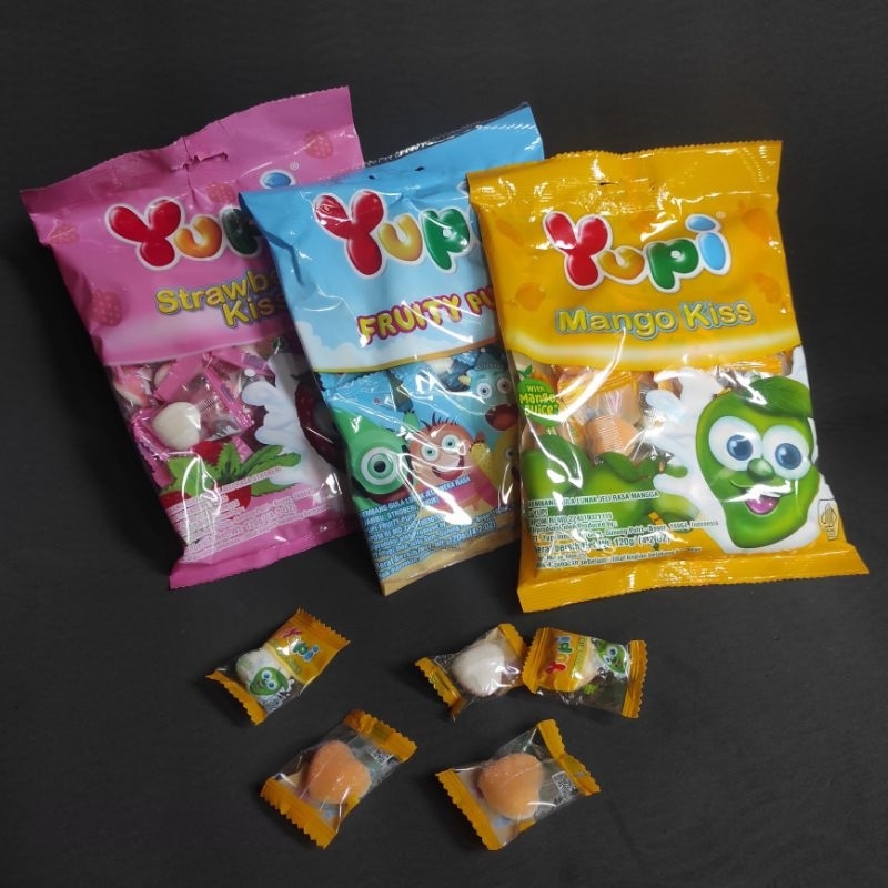 Jual Permen Yupi 120 gram Strawberry Kiss Fruity Puff Mangga | Shopee ...