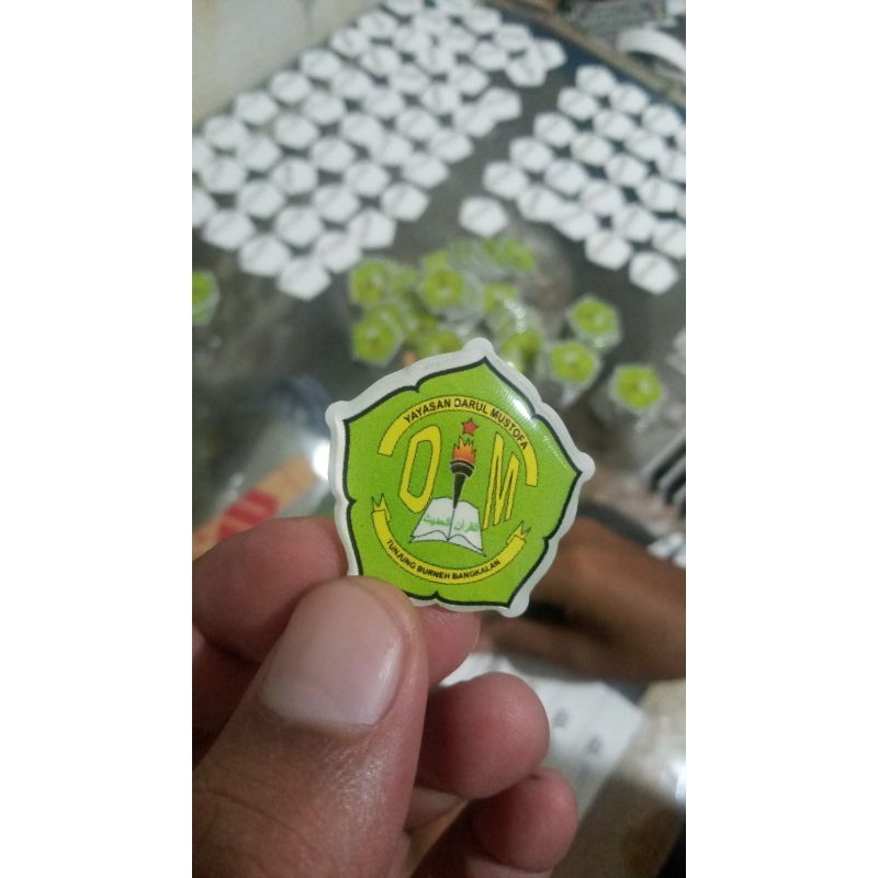 Jual PIN SEKOLAH ,PIN LOGO SEKOLAH,pin INSTANSI,PIN LEMBAGA | Shopee ...