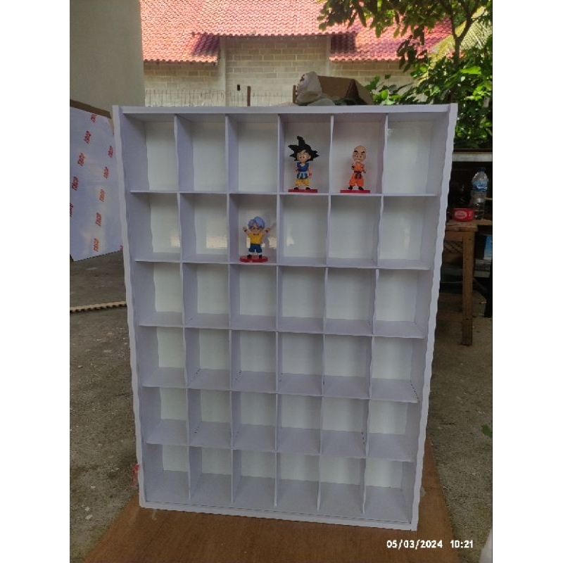 Jual rak pop mart ,rak figure rak mainan isi 36 tutup akrilik | Shopee ...