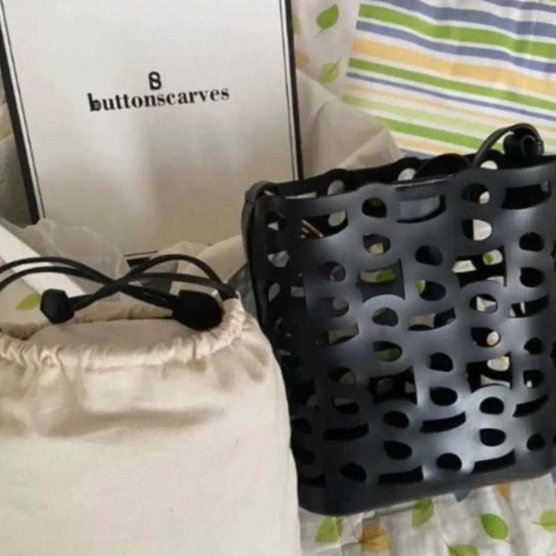 Jual Clea Bucket Bag Buttonscarves Black PL | Shopee Indonesia