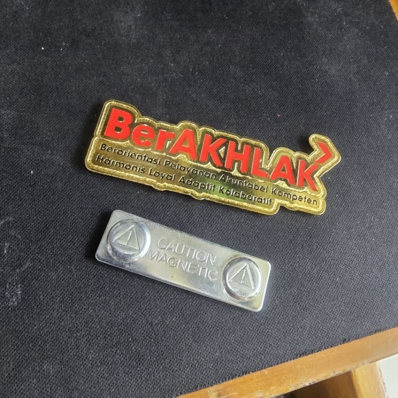 Jual pin berakhlak / pin asn | Shopee Indonesia
