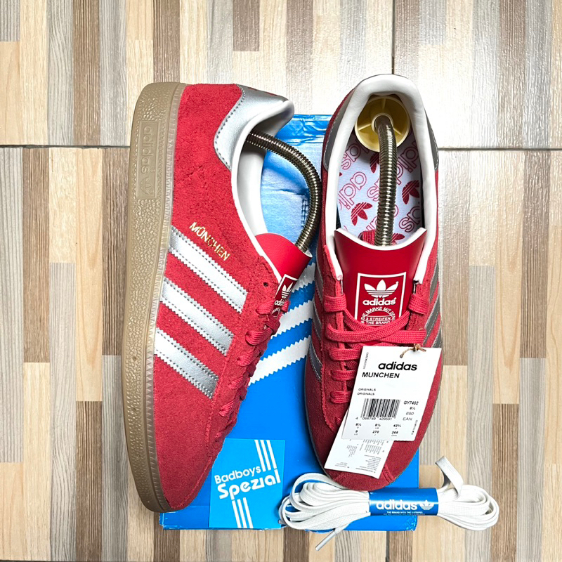 Jual Adidas Munchen Red Scarlet Size 43 1/3 BNIBWT Original 100% ...