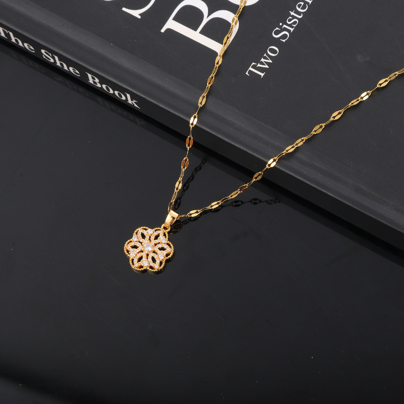 Jual LIMITED EDITION Kalung Titanium 18K Liontin Bunga Kecil Nagita ...