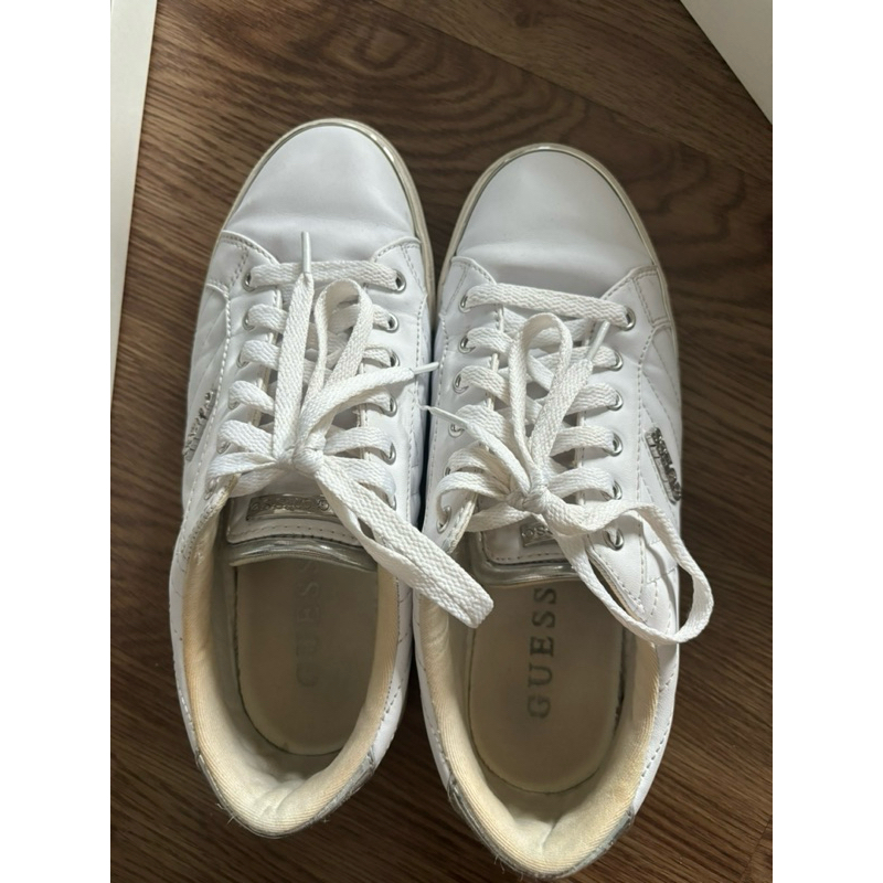 Jual GUESS WHITE SHOES ORIGINAL | Shopee Indonesia