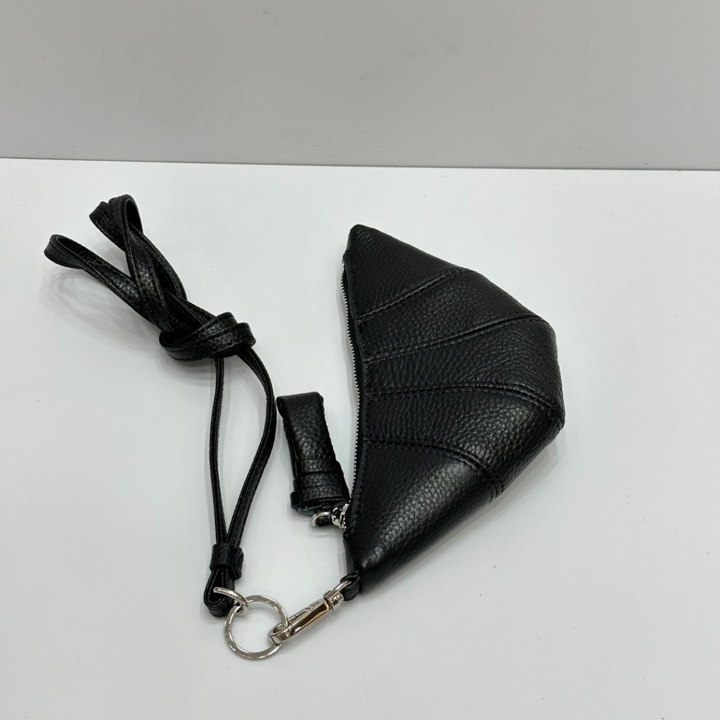 Jual Lemaire mini knotted croissant, coin purse calf horn | Shopee ...