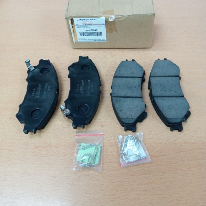 Jual Brake Pad Kampas Rem Depan Original Asli Mitsubishi Xpander Ultimate GLS Sport Exceed ...