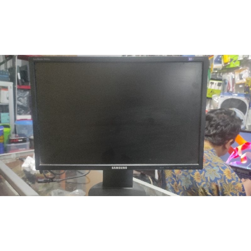 Jual Monitor 16", 19", 22", 24" rusak layar, mesin nyala. | Shopee ...