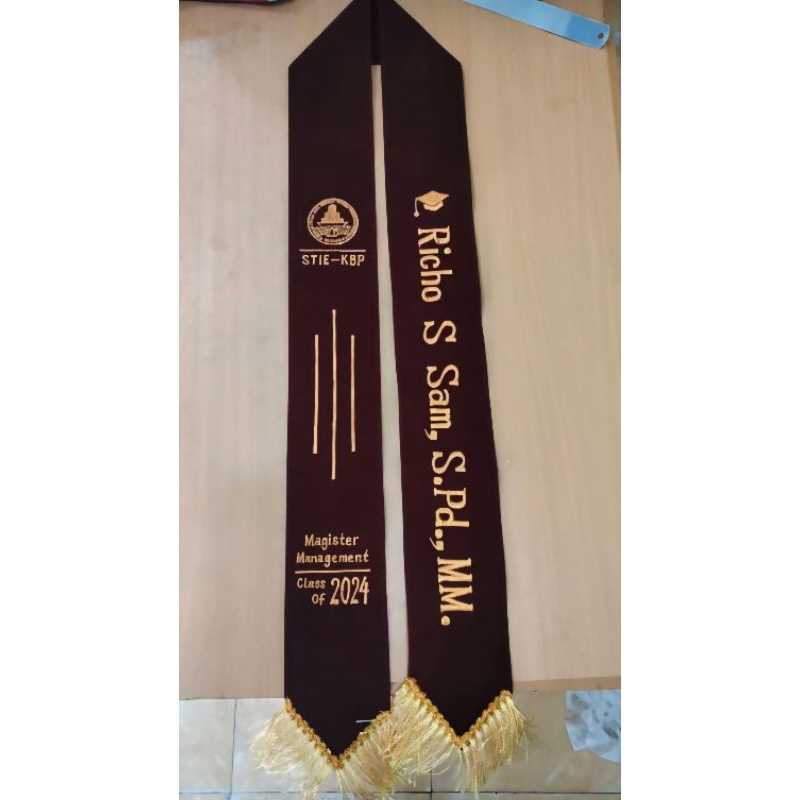 Jual ( 1 HARI JADI ) SALEMPANG WISUDA MODEL KALUNG + logo kampus ...