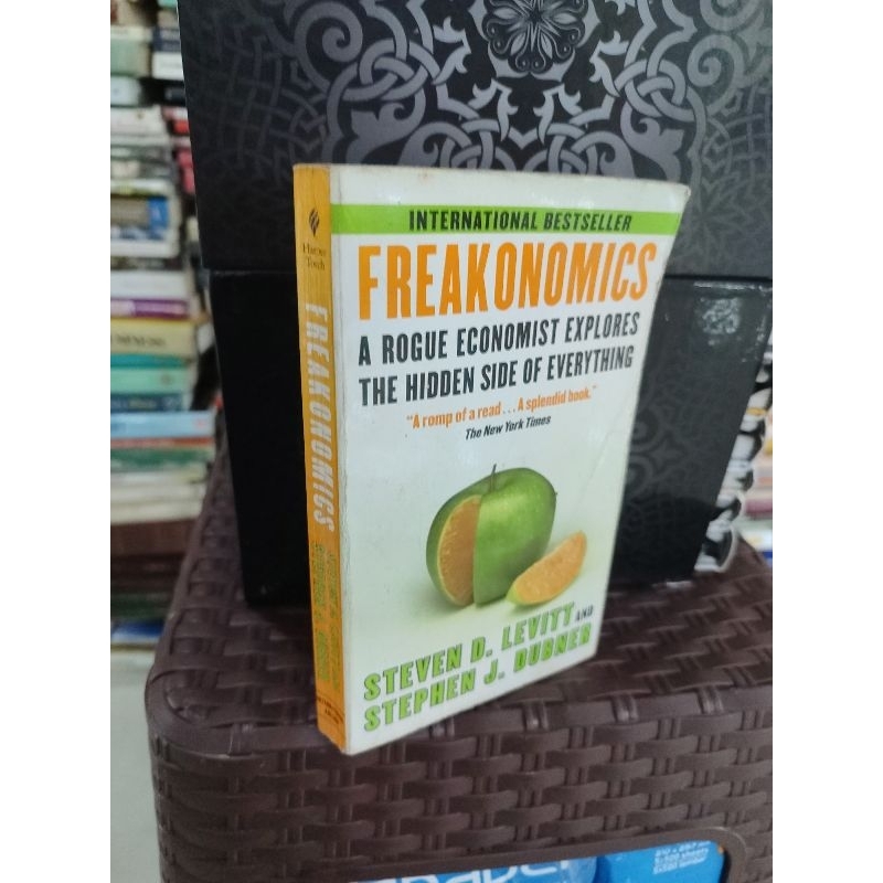 Jual FREAKONOMICS A ROGUE ECONOMIST EXPLORES THE HIDDEN SIDE OF EVERYTHING | Shopee Indonesia