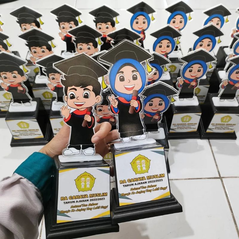 Jual Piala Akrilik Costum/Hadiah Wisuda Perpisahan/Piala Anak TK ...