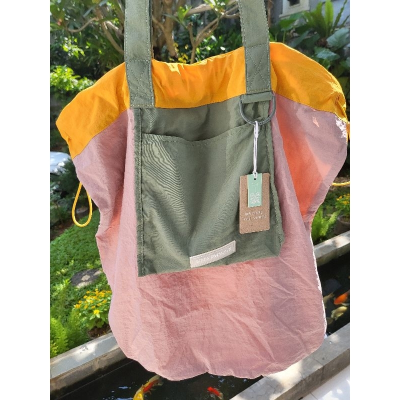 Jual btv toggle tote | Shopee Indonesia