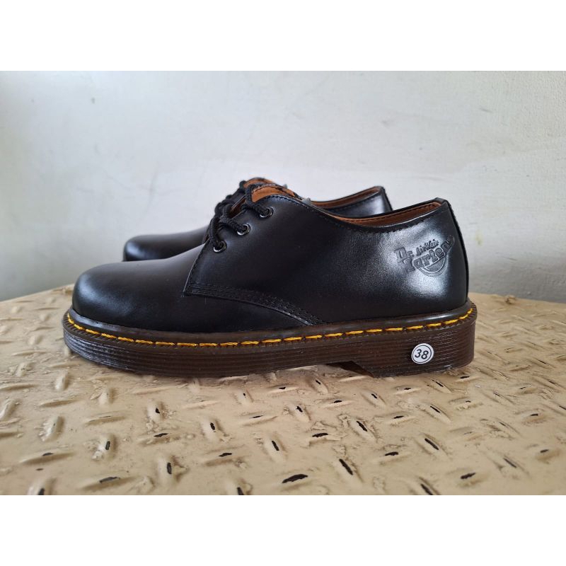 Jual SEPATU DOCMART MODEL LOW 3 HOLE | Shopee Indonesia