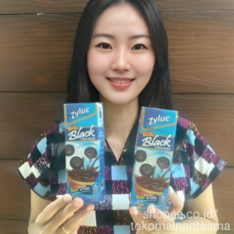 Jual 5 box Zyluc Mini Black Cracker Biskuit Coklat Snack | Shopee Indonesia