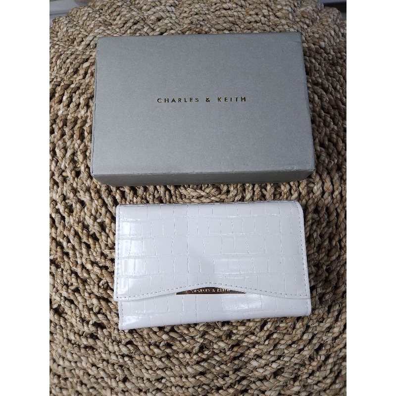 Jual DompeT CHARLES & KEITH Putih ( ka nikena) | Shopee Indonesia