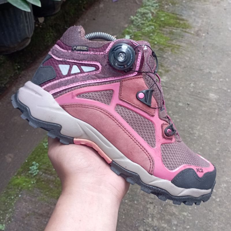 Jual Sepatu Outdoor Pria Second Boa system low cut | Shopee Indonesia