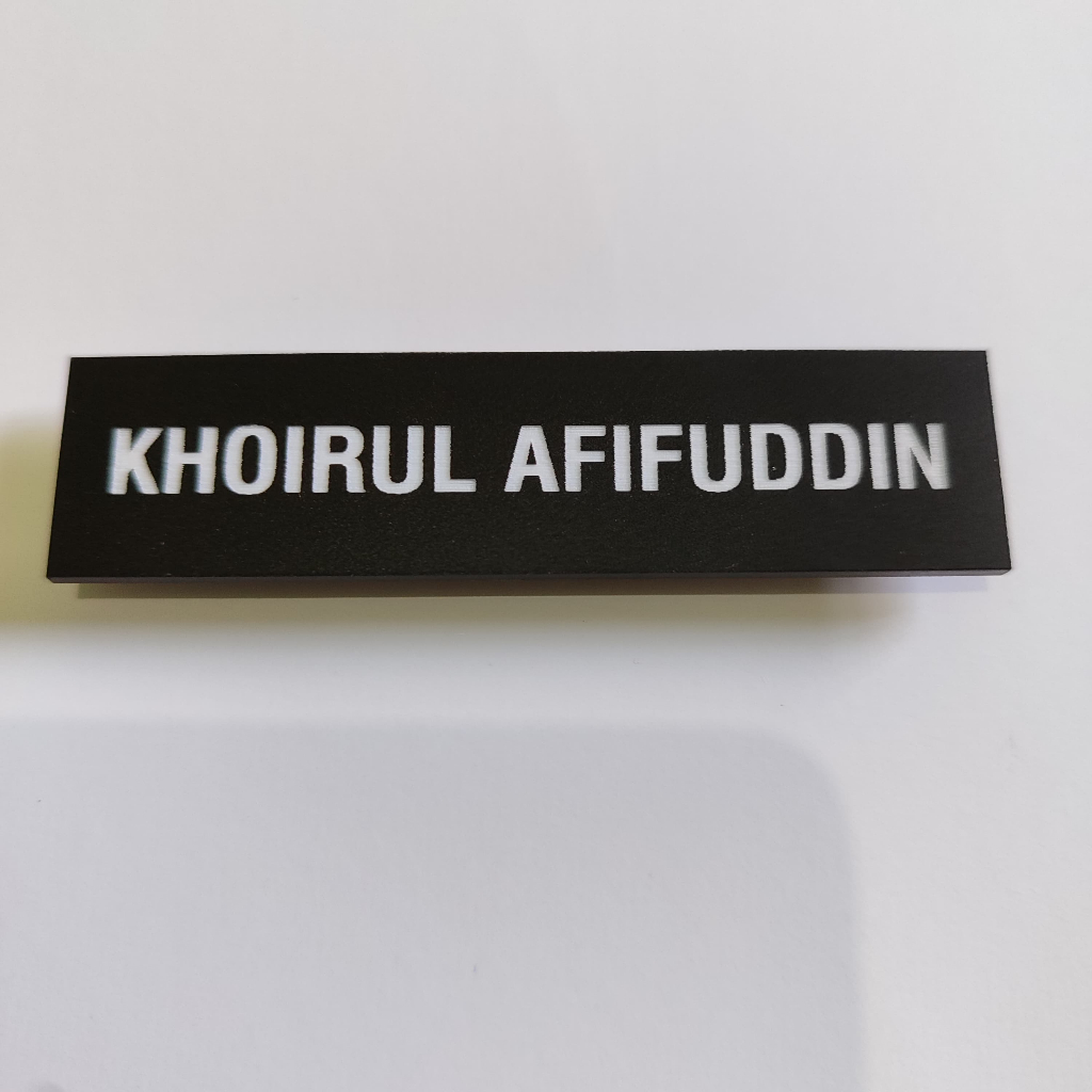 Jual Name tag akrilik 3mm grafir laser doff / papan nama dada ukir ...