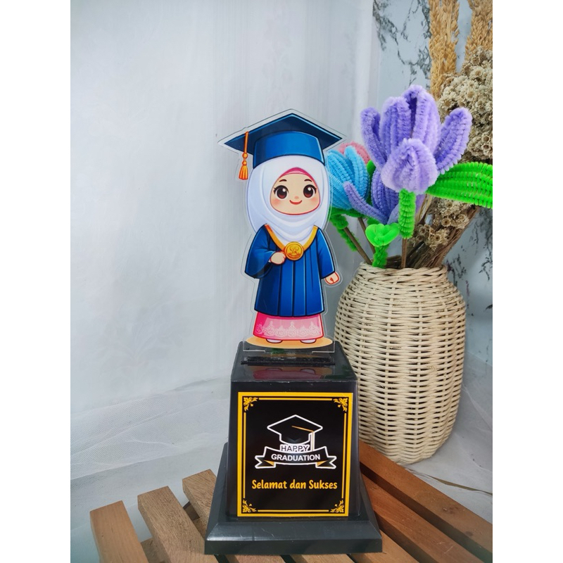 Jual Piala Wisuda Box Mika Hadiah Kelulusan TK SD SMP SMA Logo Sekolah ...