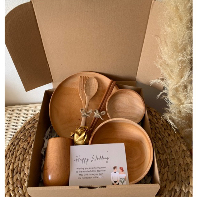 Jual Vian box | Kado nikah piring kayu | wedding gift parsel peralatan ...