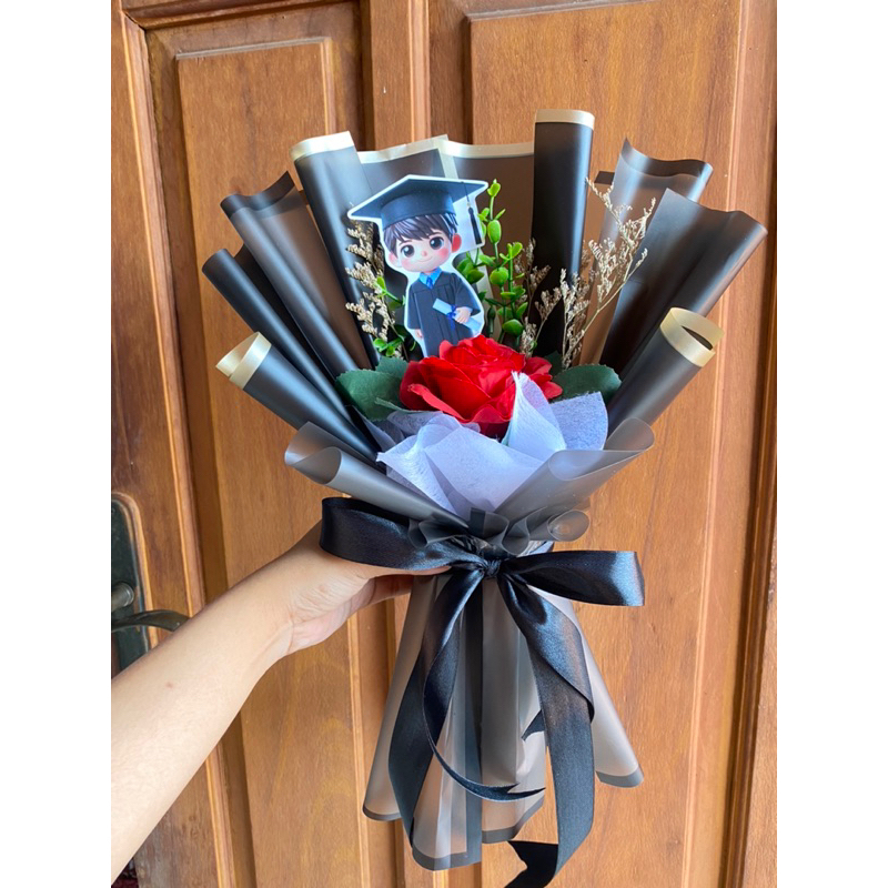 Jual buket bunga wisuda || buket gambar wisuda || aishima.co | Shopee ...