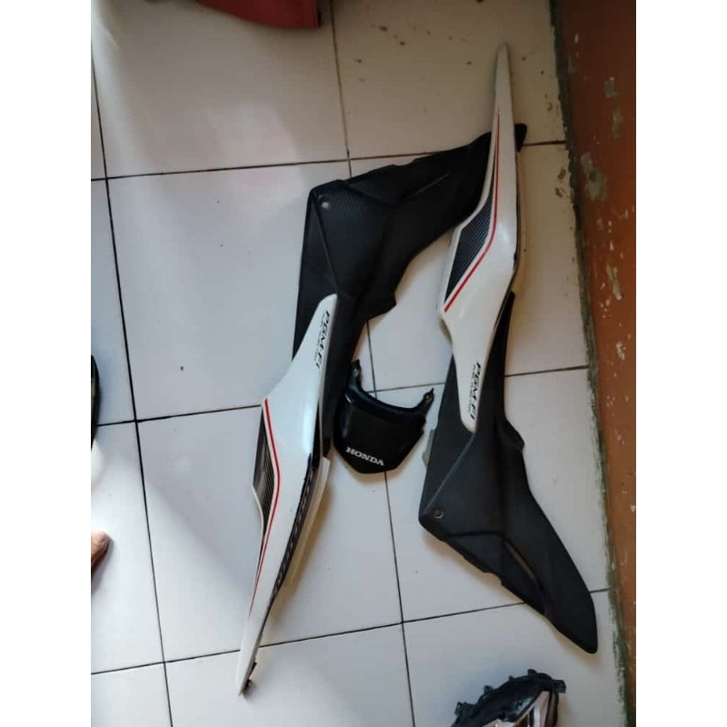 Jual Body belakang cb 150 r old 2014 kondisi barang Aman seken ORI ...