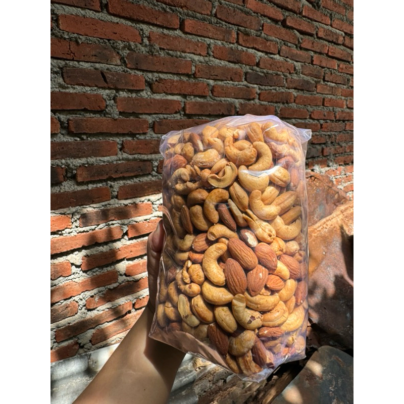 Jual MIX ALMOND DAN KACANG METE SUDAH MATANG TINGGAL MAKAN -almond ...