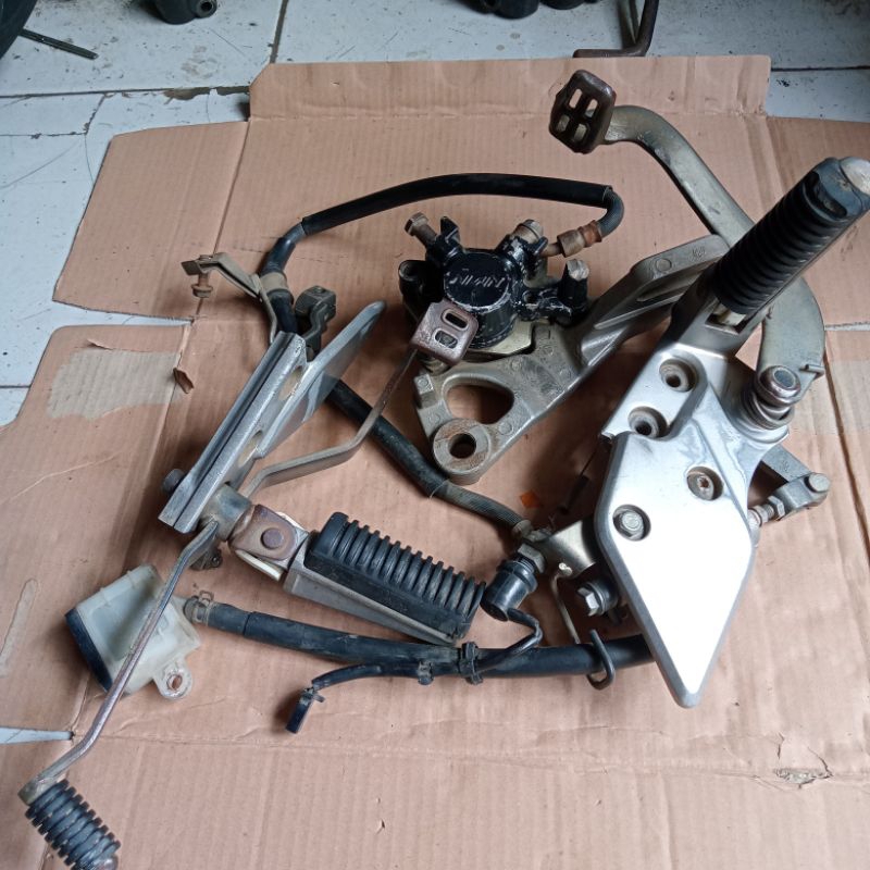 Jual bustep setep kanan kiri Yamaha Vixion new 1pa original ful set ...