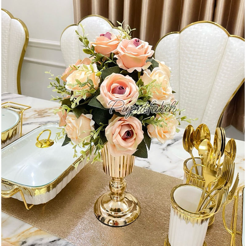 Jual Vasgold dengan bunga mawar premium sudah di rangkai cantik ...