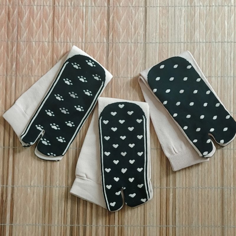 Jual Kaos Kaki Jempol Muslimah Cream Alas Hitam Nilon Spandek Nyaman ...