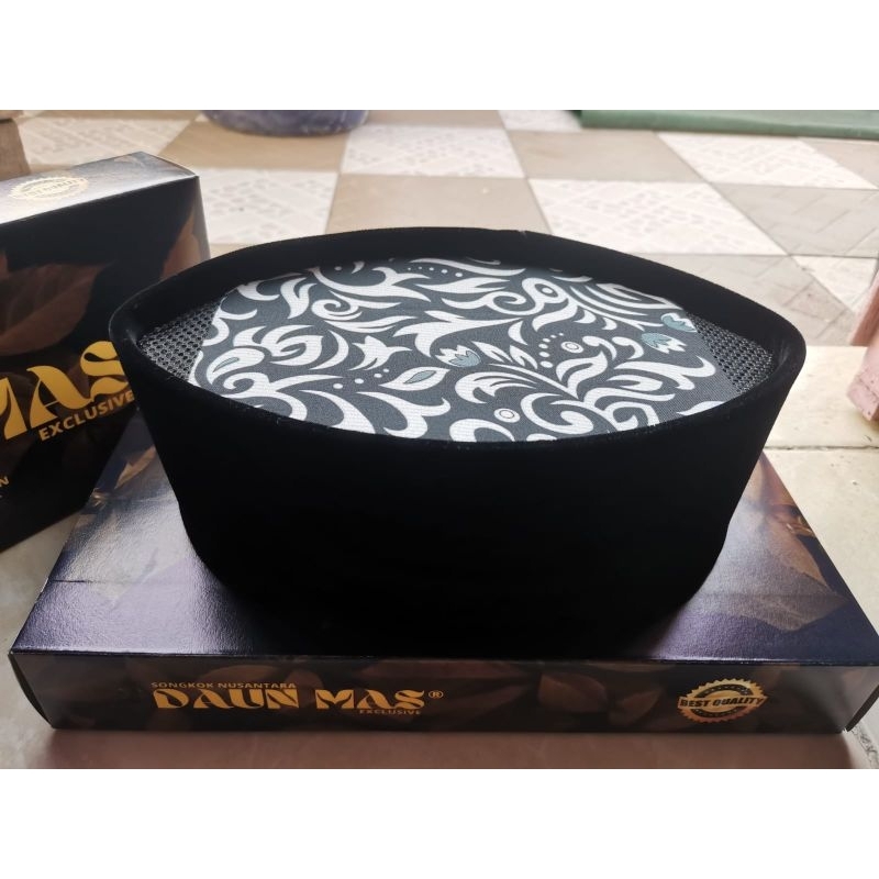 Jual Peci Batik warna putih Bludru Super Halus | Shopee Indonesia