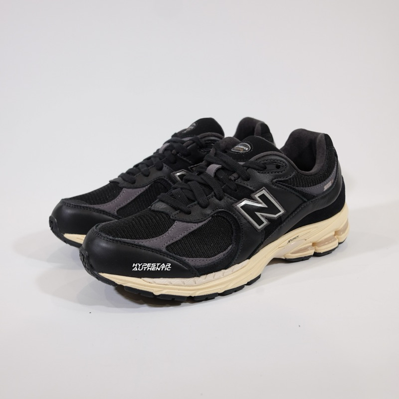 Jual New Balance 2002R Vintage Black Cream (100% Authentic) | Shopee ...