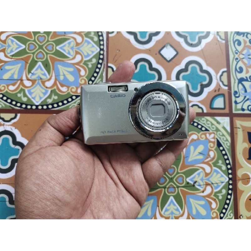 Jual Kamera digicam Casio QV R100 siap pakai | Shopee Indonesia