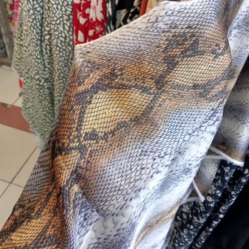 Jual Kain Baby Silk Motif Ular import - Kain Satin Silk - Kain Meteran ...