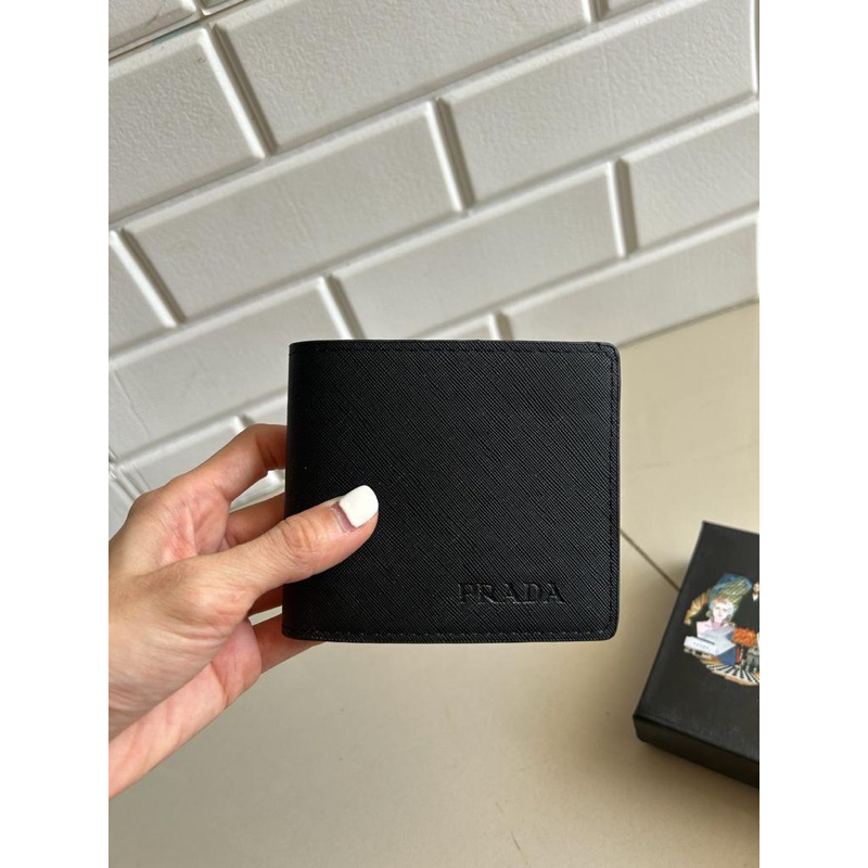 Jual DOMPET PRADA SAFFIANO LEATHER TRIANGLE METAL LOGO MEN BIFOLD ...