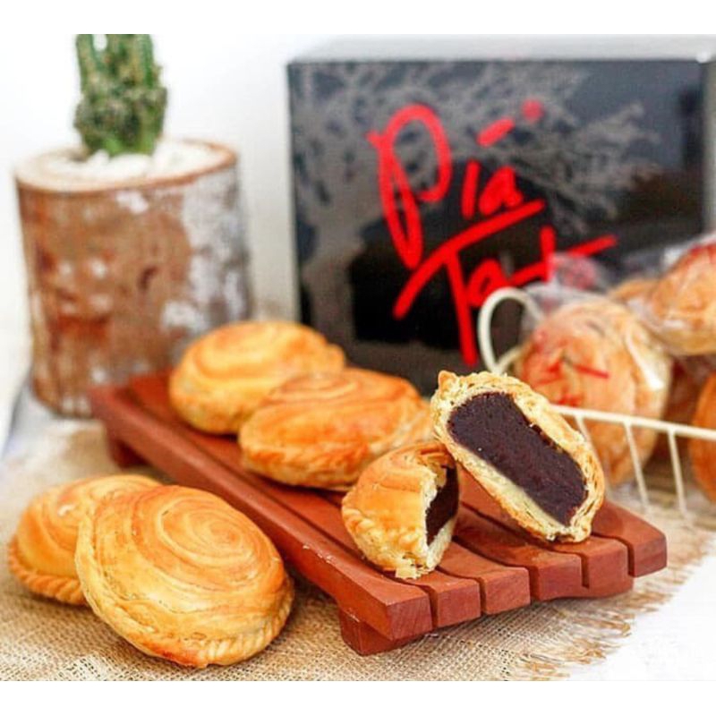 Jual Pia kacang merah pia tata red bean pie bali oleh oleh bali kuliner bali jastip bali jajanan ...